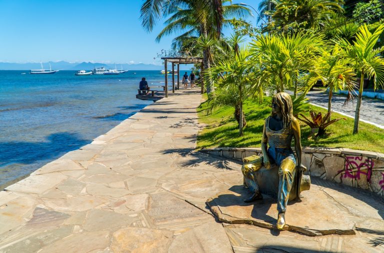 Brigitte Bardot nell’arte: icona pop tra Warhol e Manara